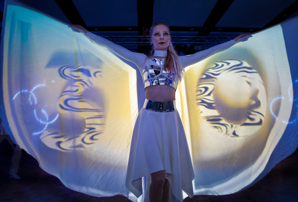 Projection mapping on artists’ costumes | The icing on the cake of your ...