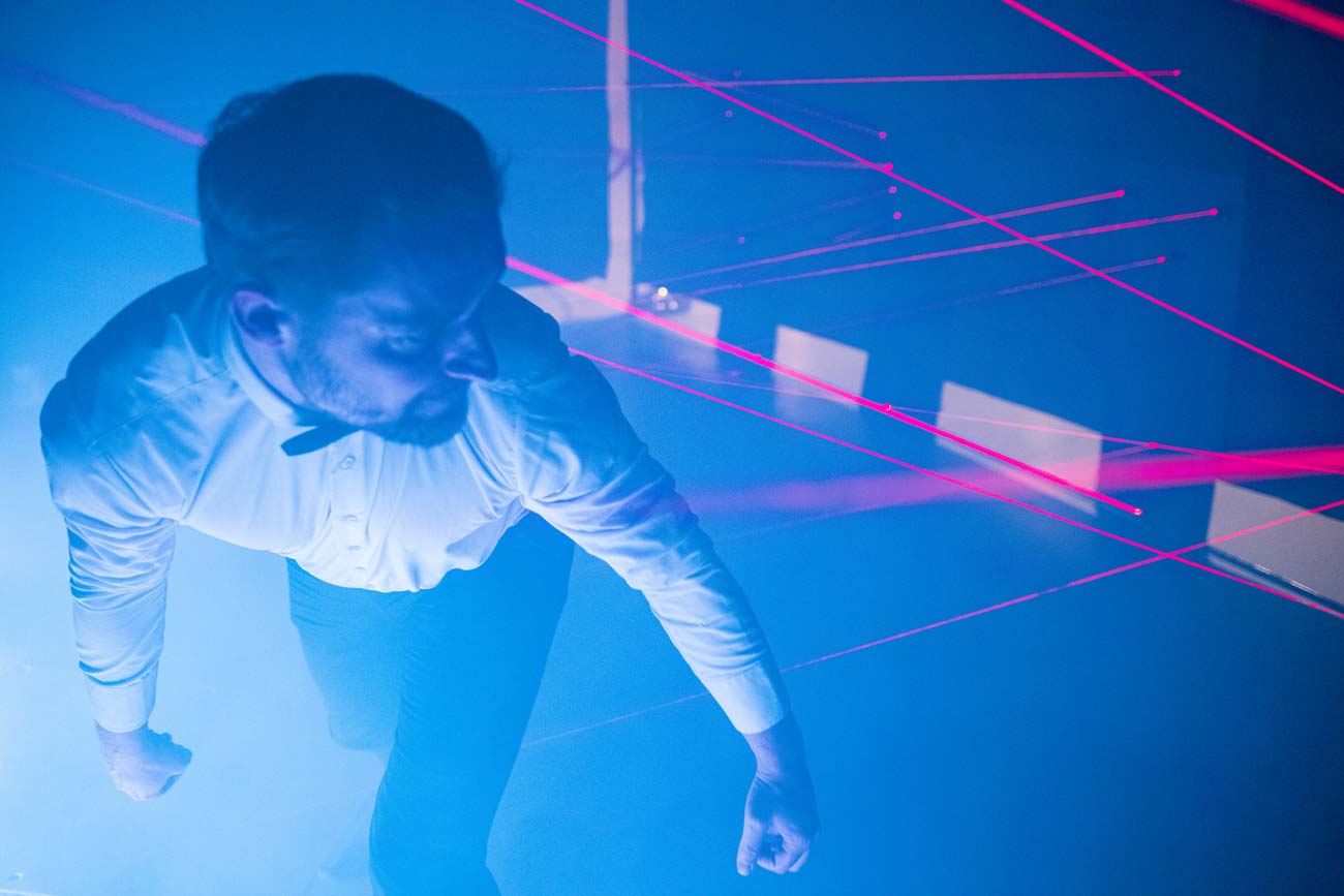 Laser maze game challenge for adults and kids - Aliatrix